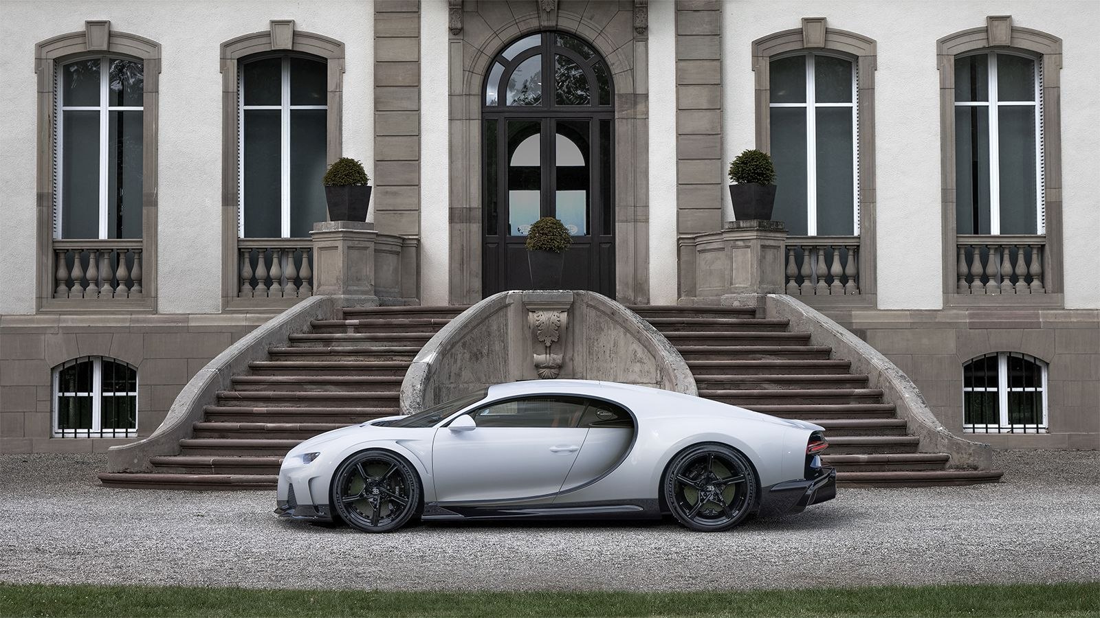 Bugatti Chiron technical specifications and fuel economy
